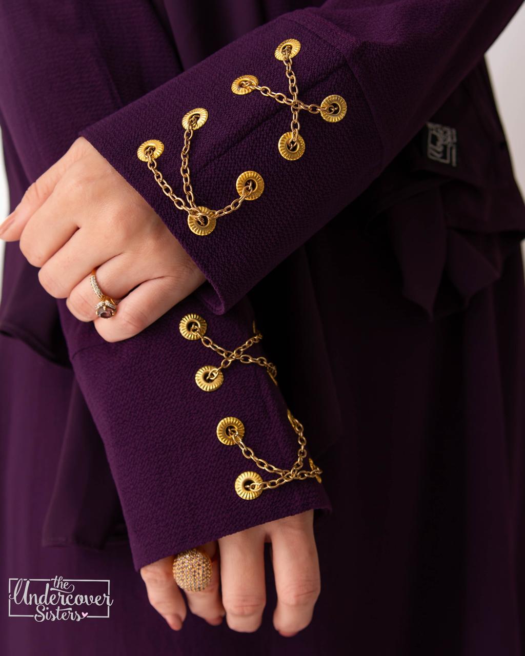 Chain-Linked Beauty – The Undercover Sisters